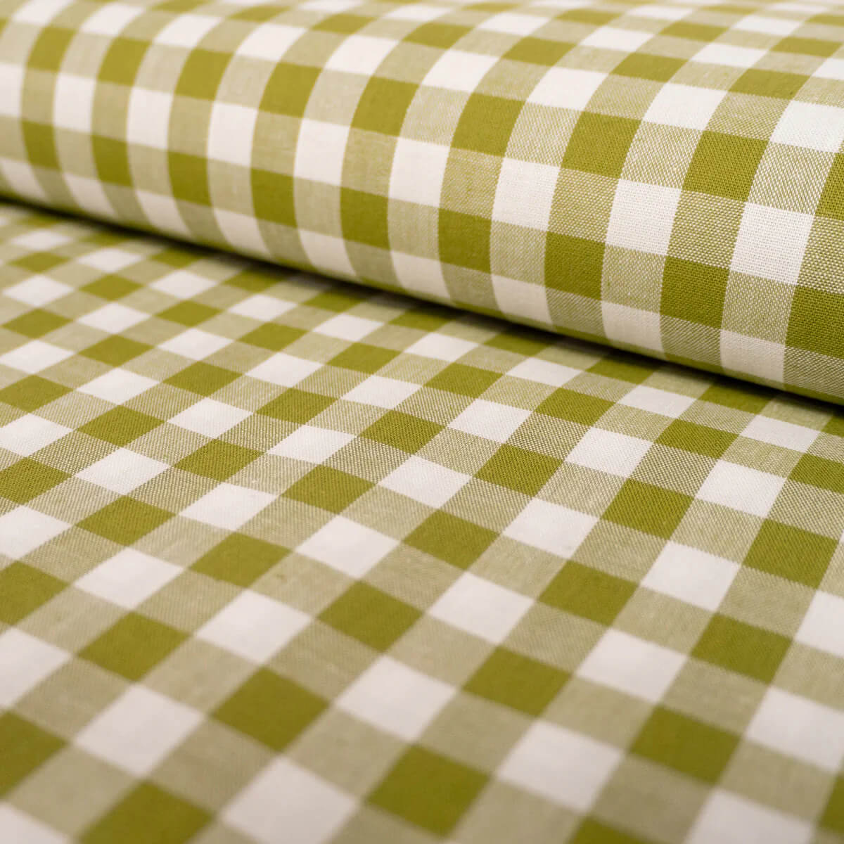 What Is Gingham? Everything You Need to Know About This